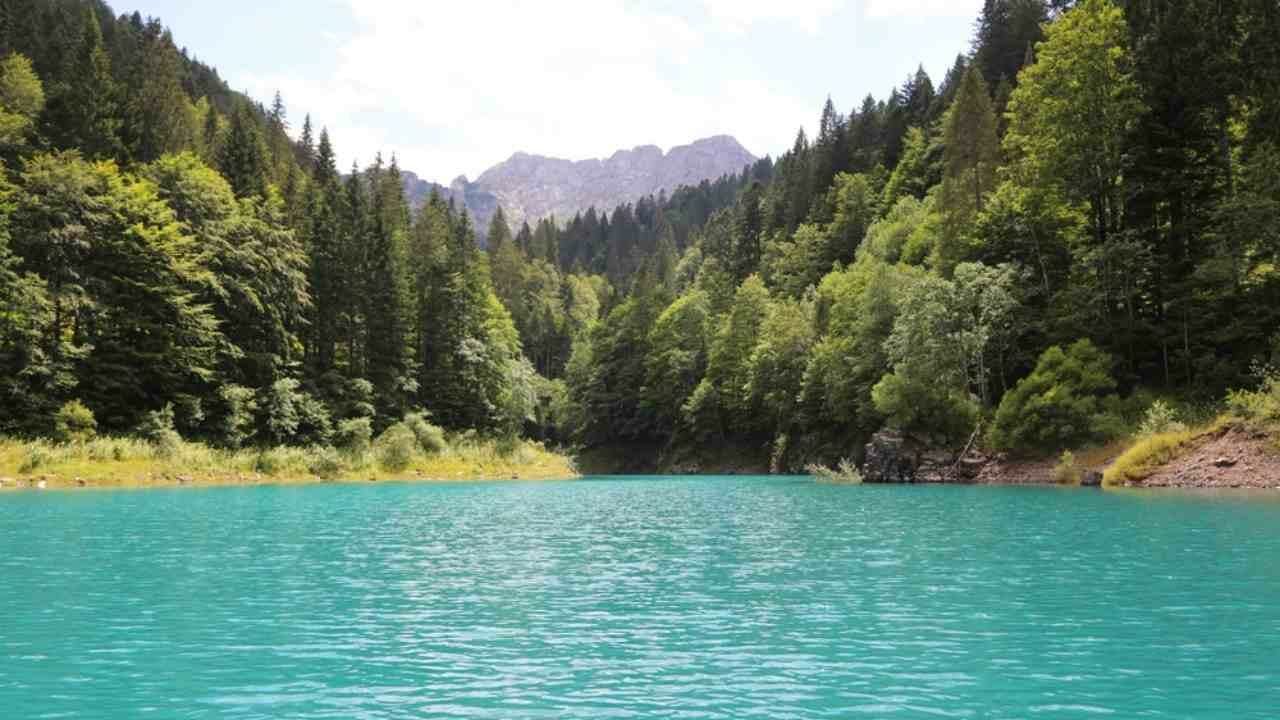 La Bellezza Naturale Del Friuli Si Riflette Nel Suggestivo Lago Di ...